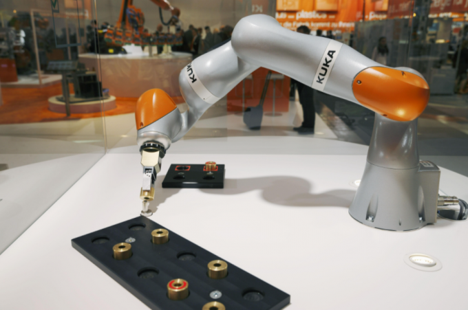 Inside Kuka Robot Arm For Sale 7kg LBR Iiw Small Automobile 7dof Robot Arm