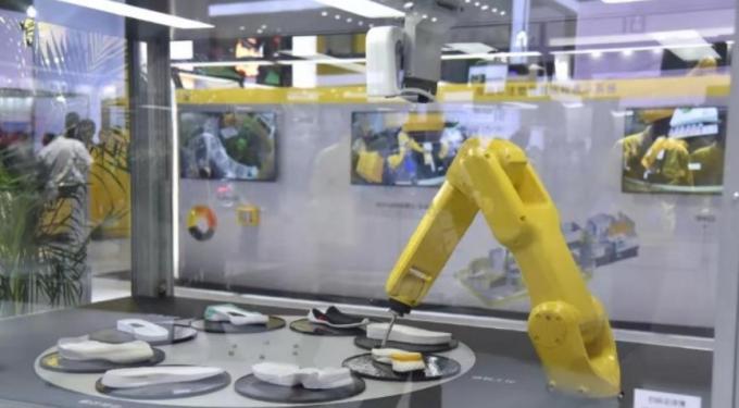 Fanuc Small Robot Arm 6 Axis Fanuc LR MATE 200iD/7H Load 7KG Arm ...