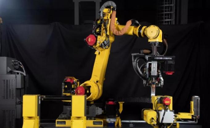 Fanuc Robotic Arm Programming Long For Elevated Installation Stacking ...