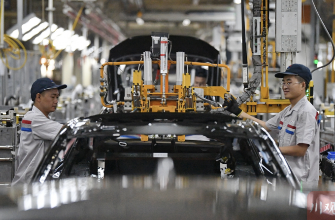 The role of AGV forklifts in automotive production workshops